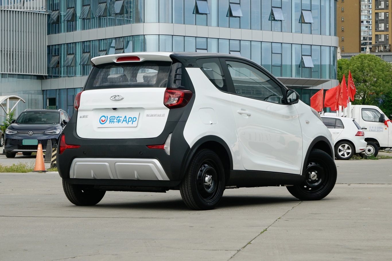 【小蚂蚁251km 喜爱版 25.05kWh侧后45度车头向右水平图片-汽车图片大全】-易车