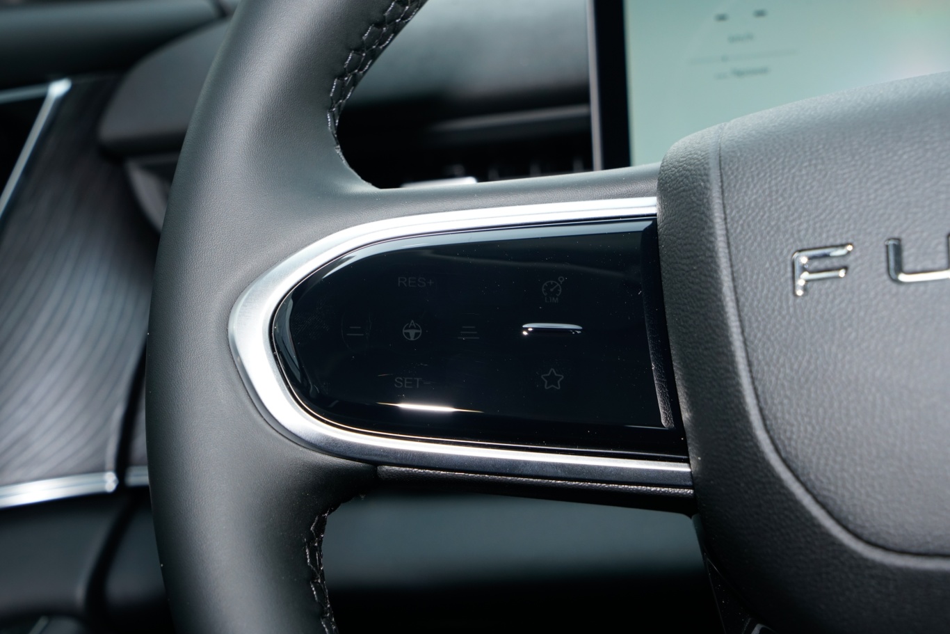 【风云T91.5T 120km 前驱长续航版尊贵型 磷酸铁锂 5座左侧方向盘功能按键图片-汽车图片大全】-易车