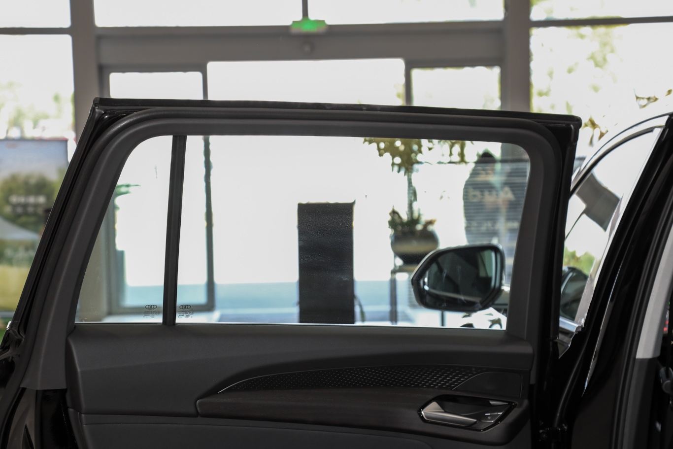 【奥迪Q640 TFSI quattro 纪念版 7座后排侧窗遮阳帘图片-汽车图片大全】-易车