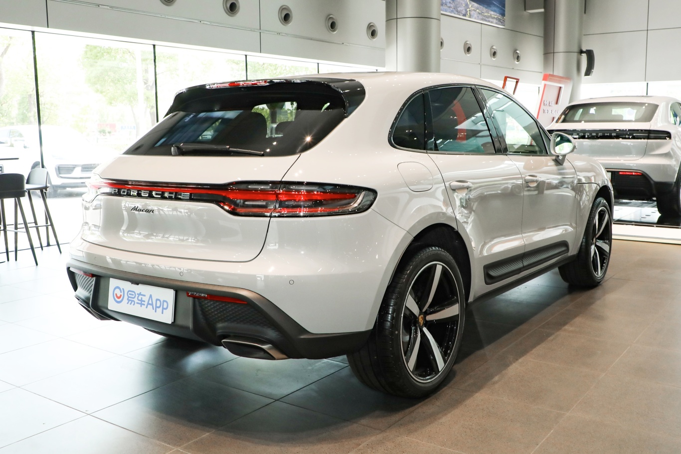 【MacanMacan 2.0T 逐梦版侧后45度车头向右水平图片-汽车图片大全】-易车