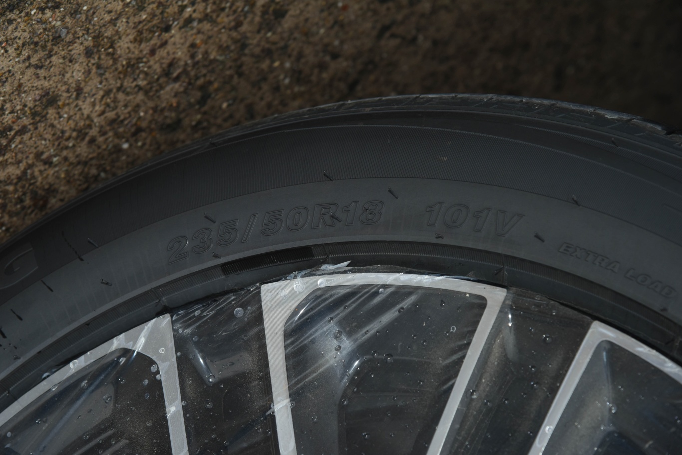 【银河星耀8EM-i 1.5L 130km 尊享版前轮胎尺寸图片-汽车图片大全】-易车