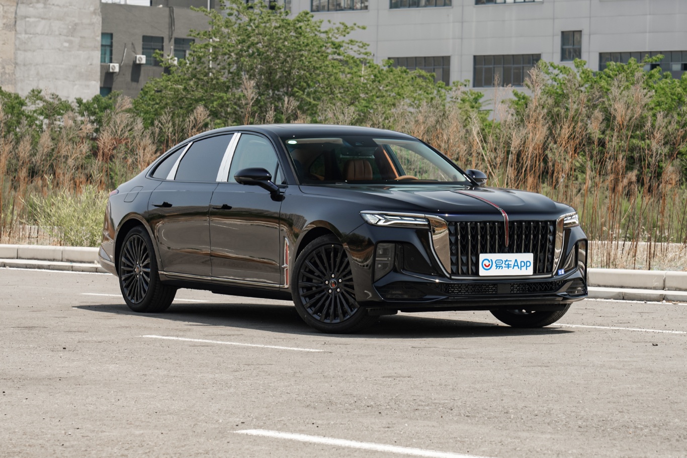 【红旗H92.0T 两驱旗享私享风尚版 5座侧前45度车头向右水平图片-汽车图片大全】-易车