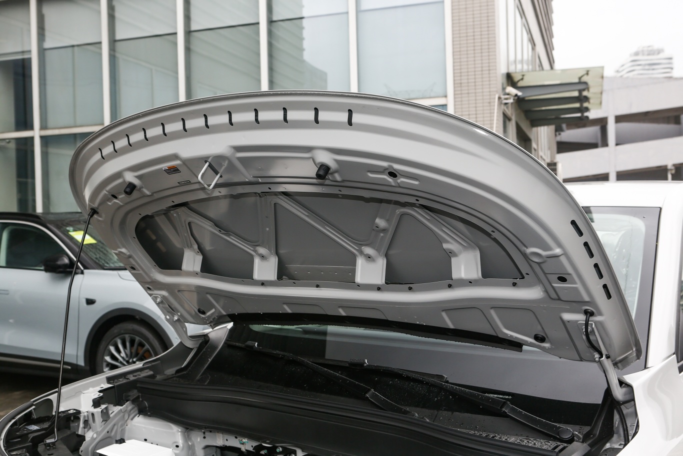 【零跑B10510km 舒享版前舱盖内侧图片-汽车图片大全】-易车