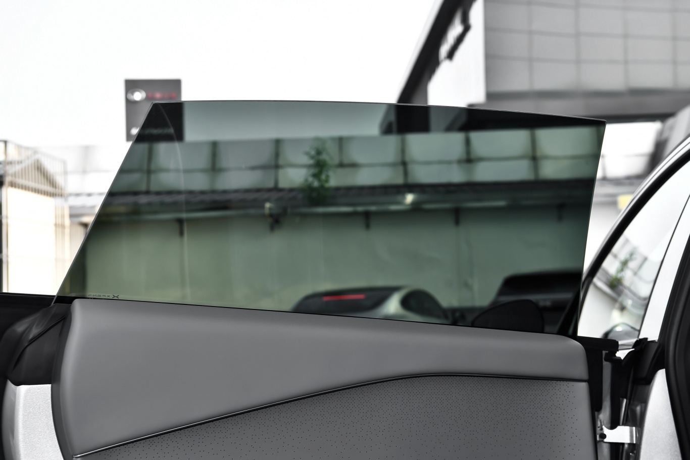 【小鹏P7+685 超长续航 Max 旗舰版后排侧窗遮阳帘图片-汽车图片大全】-易车