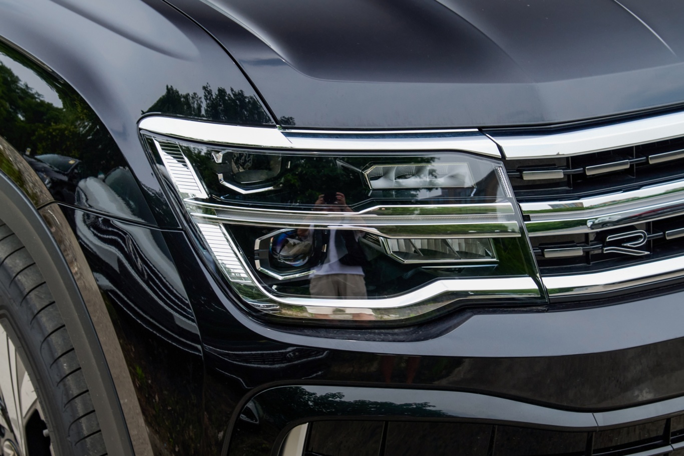 【途昂途昂X 380TSI 出众版大灯侧45度俯拍图片-汽车图片大全】-易车