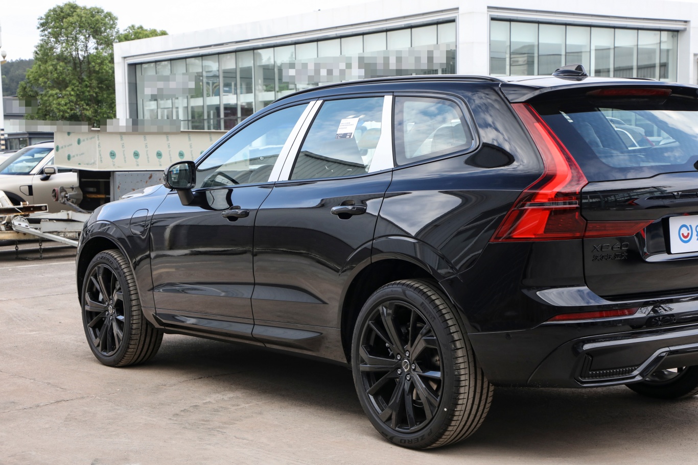 【沃尔沃XC60 插电混动2.0T 64km 长续航智远极夜黑版外观细节图片-汽车图片大全】-易车