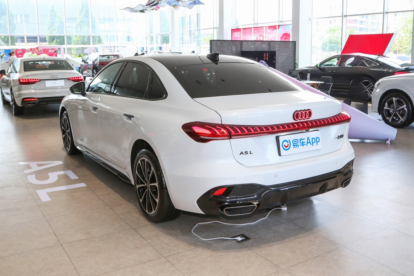 【奥迪A5L2.0T 运动版 Plus侧后45度车头向左水平图片-汽车图片大全】-易车