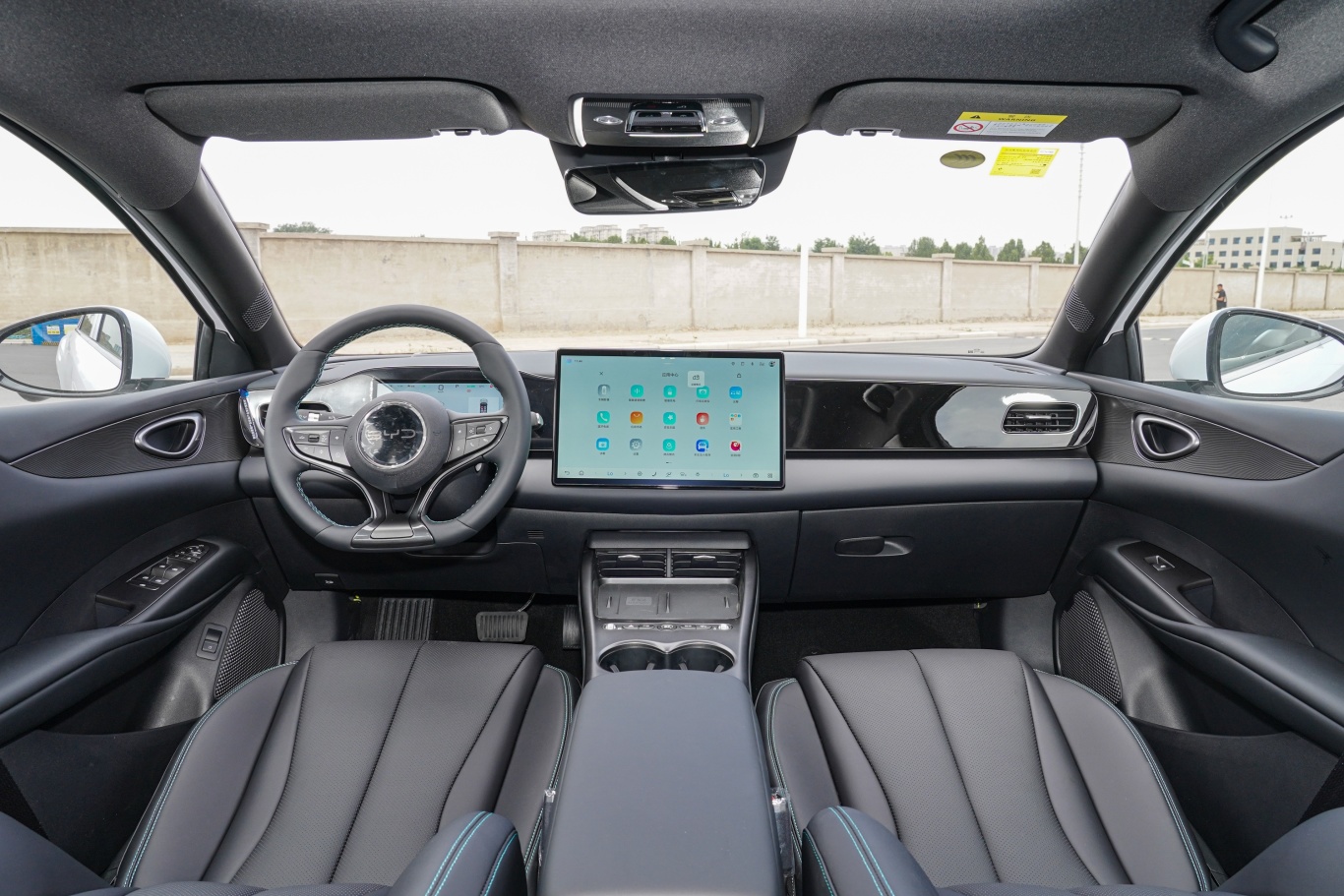 【海豹06EV 545km 旗舰型内饰全景正拍图片-汽车图片大全】-易车