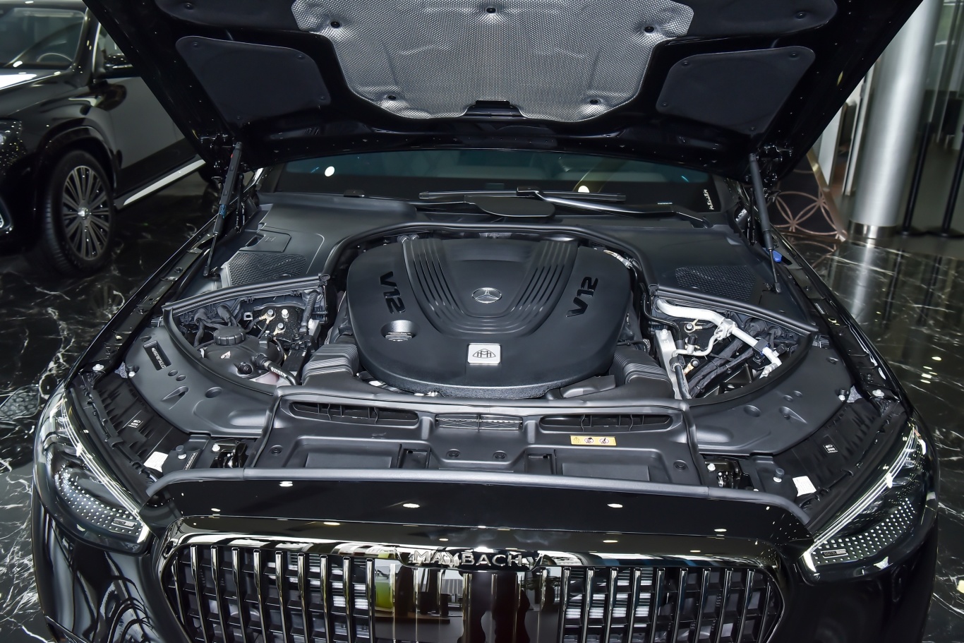 【迈巴赫S级改款 S 680 4MATIC 极夜版前舱整体图片-汽车图片大全】-易车