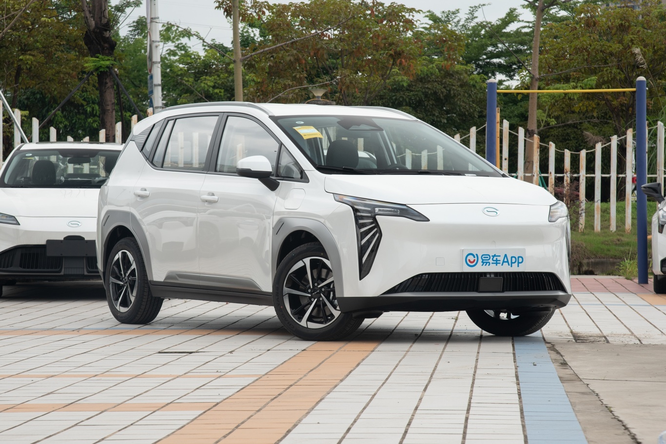 【AION YPlus 510km 510 智享版侧前45度车头向右水平图片-汽车图片大全】-易车