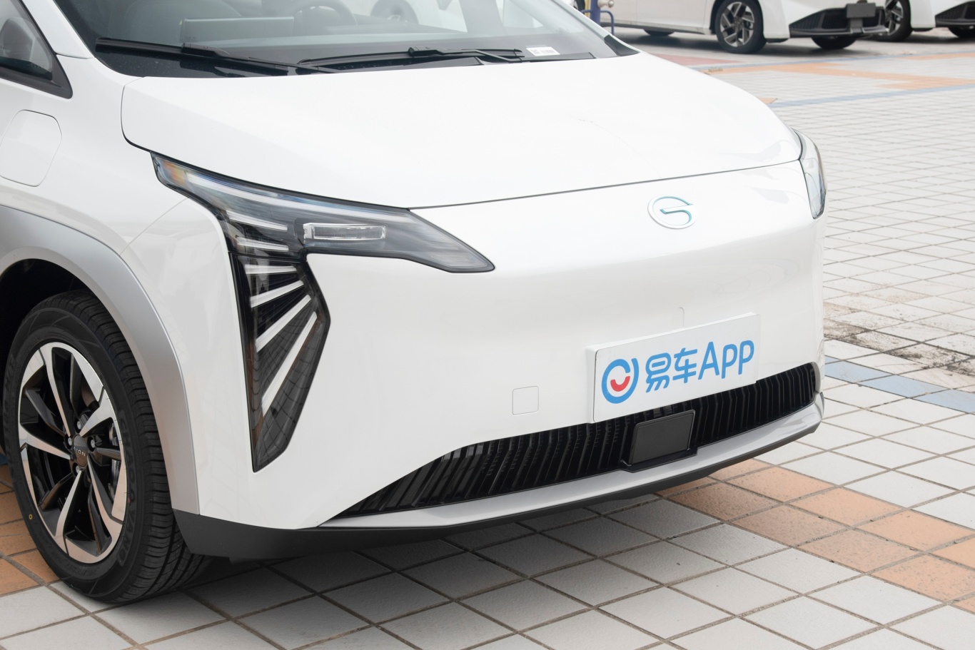 【AION YPlus 510km 510 智享版前格栅侧俯拍图片-汽车图片大全】-易车