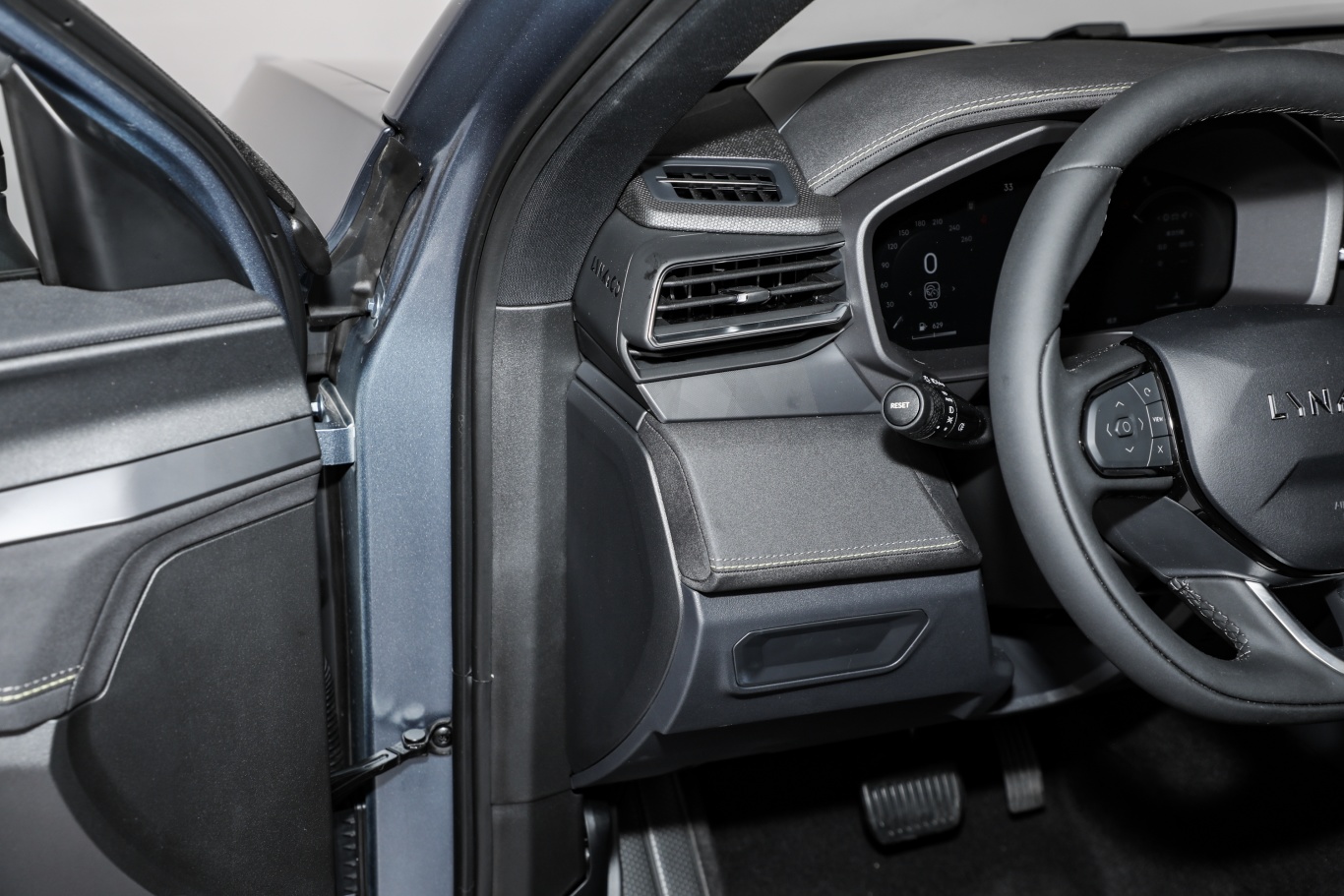 【领克012.0T 两驱焕新Pro版主驾驶位图片-汽车图片大全】-易车