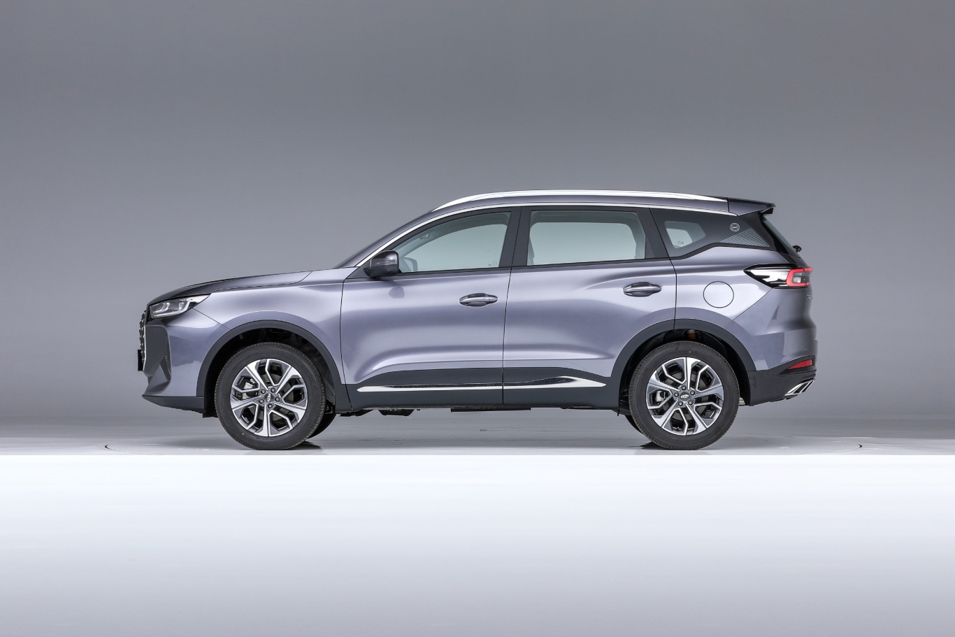 【瑞虎7 PLUS1.5T CVT尊贵型正侧车头向左水平图片-汽车图片大全】-易车