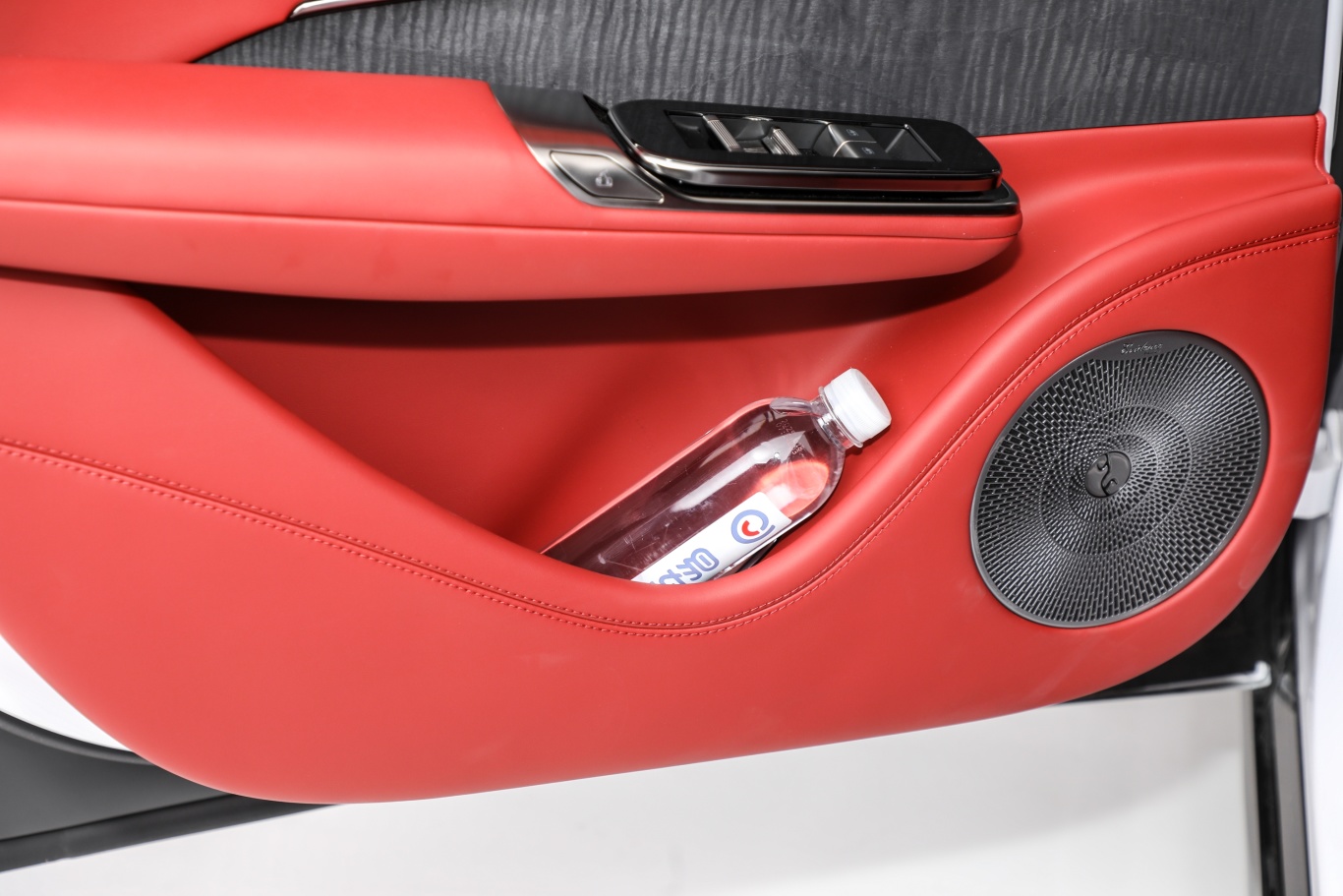 【仰望U7纯电版 720km 旗舰版 4座后排功能图片-汽车图片大全】-易车