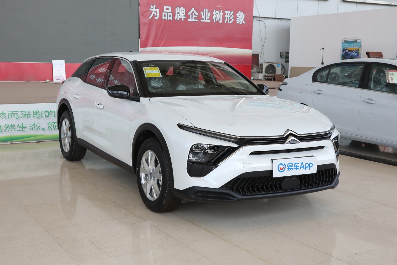 【凡尔赛C5 X1.6T 海外版侧前45度车头向右水平图片-汽车图片大全】-易车