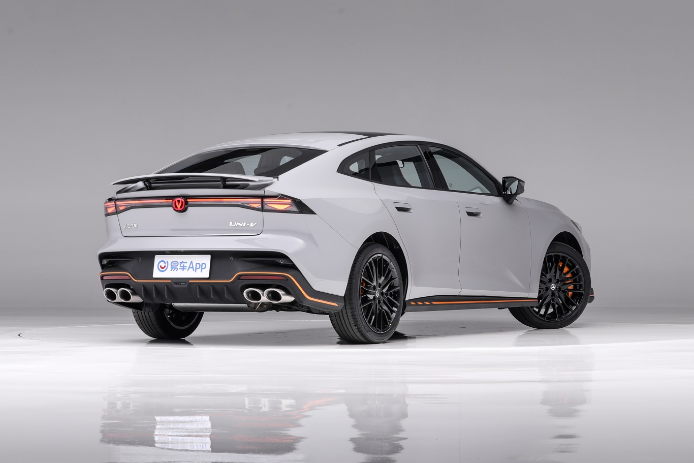 【长安UNI-V1.5T 运动版侧后45度车头向右水平图片-汽车图片大全】-易车