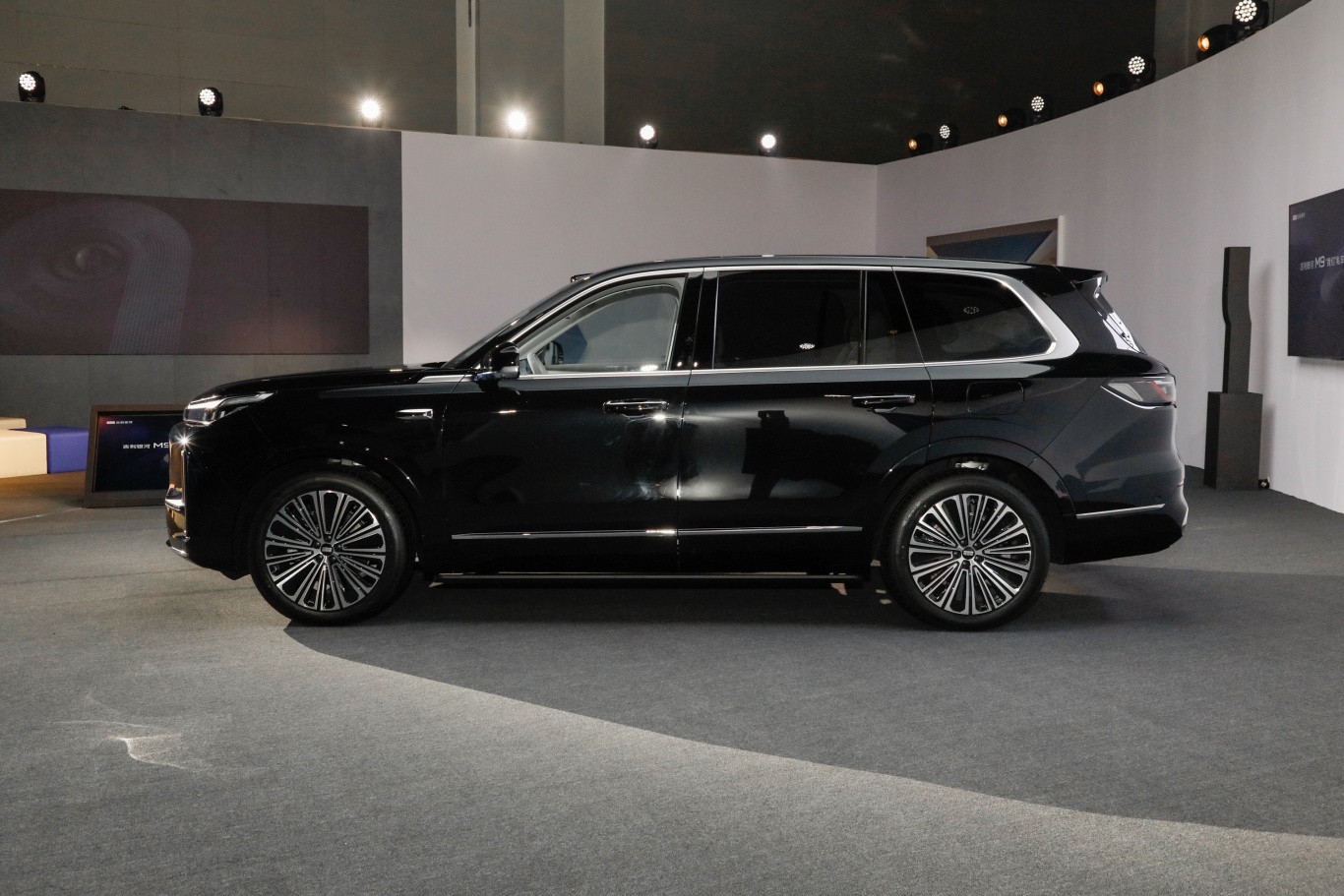 【银河M91.5T 210km 四驱领航版正侧车头向左水平图片-汽车图片大全】-易车