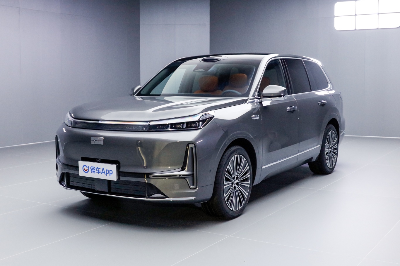 【银河M91.5T 245km 四驱高配版侧前45度车头向左水平图片-汽车图片大全】-易车