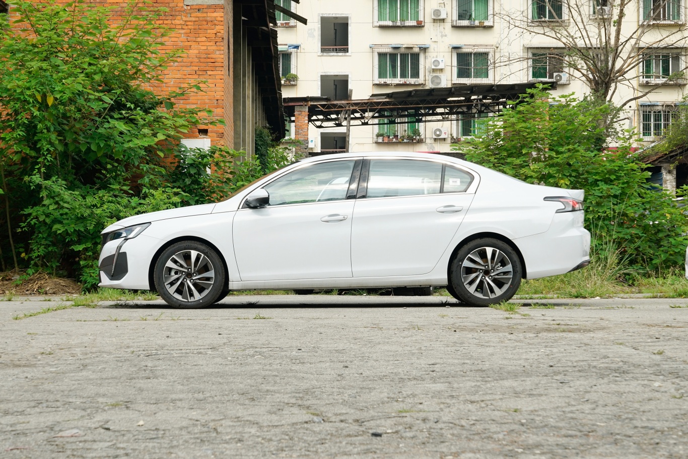 【标致408龘龘款 360THP 拉图版正侧车头向左水平图片-汽车图片大全】-易车