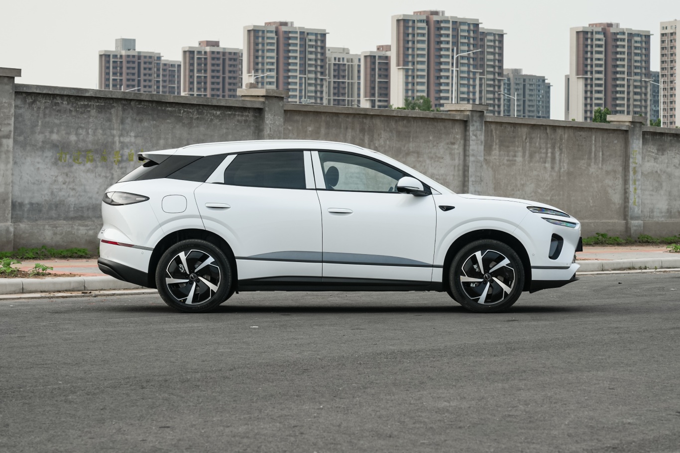 【海狮06EV 605km 领航Pro版正侧车头向右水平图片-汽车图片大全】-易车