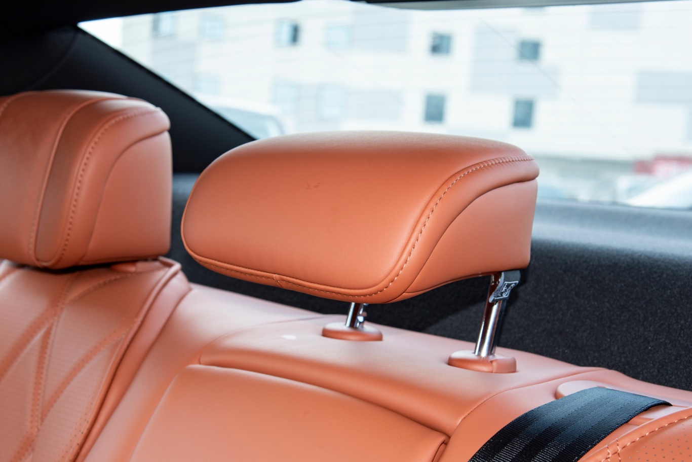 【风云A9L1.5T 前驱260超长续航尊贵版后排功能图片-汽车图片大全】-易车