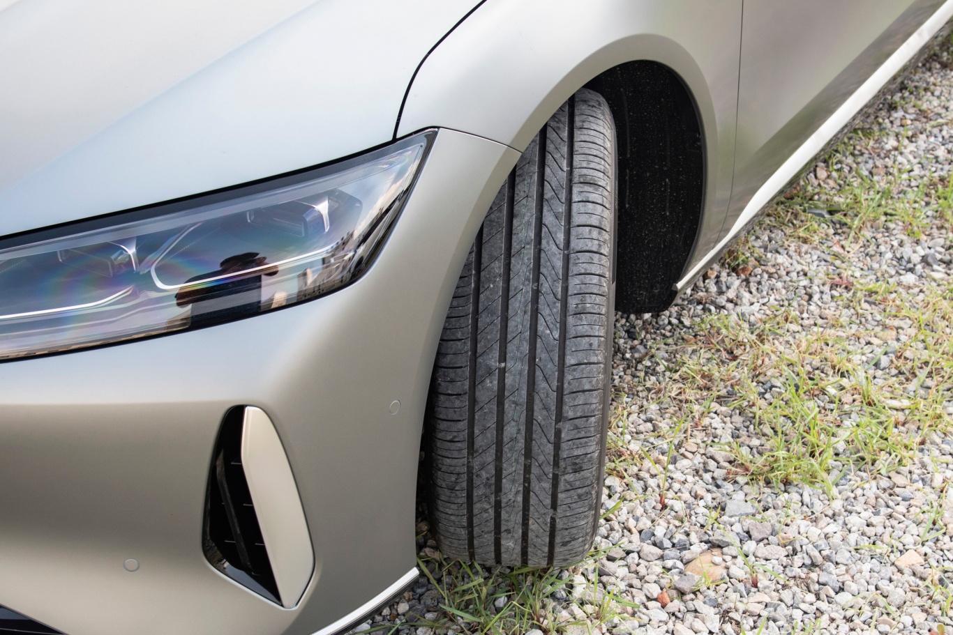 【风云A9L1.5T 前驱260超长续航尊贵版轮胎花纹图片-汽车图片大全】-易车