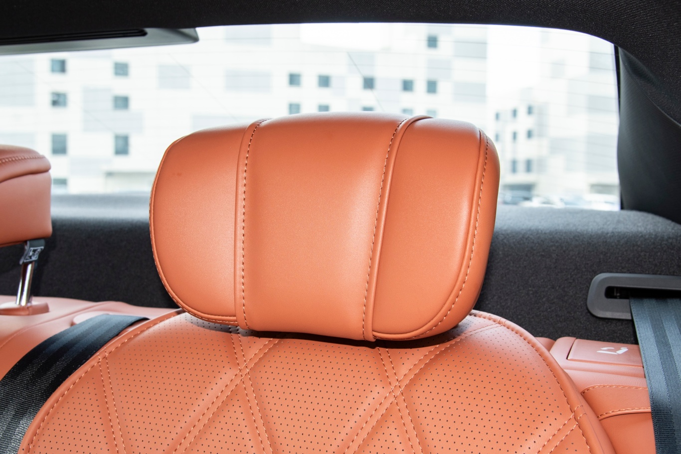 【风云A9L1.5T 前驱260超长续航尊贵版后排空间图片-汽车图片大全】-易车