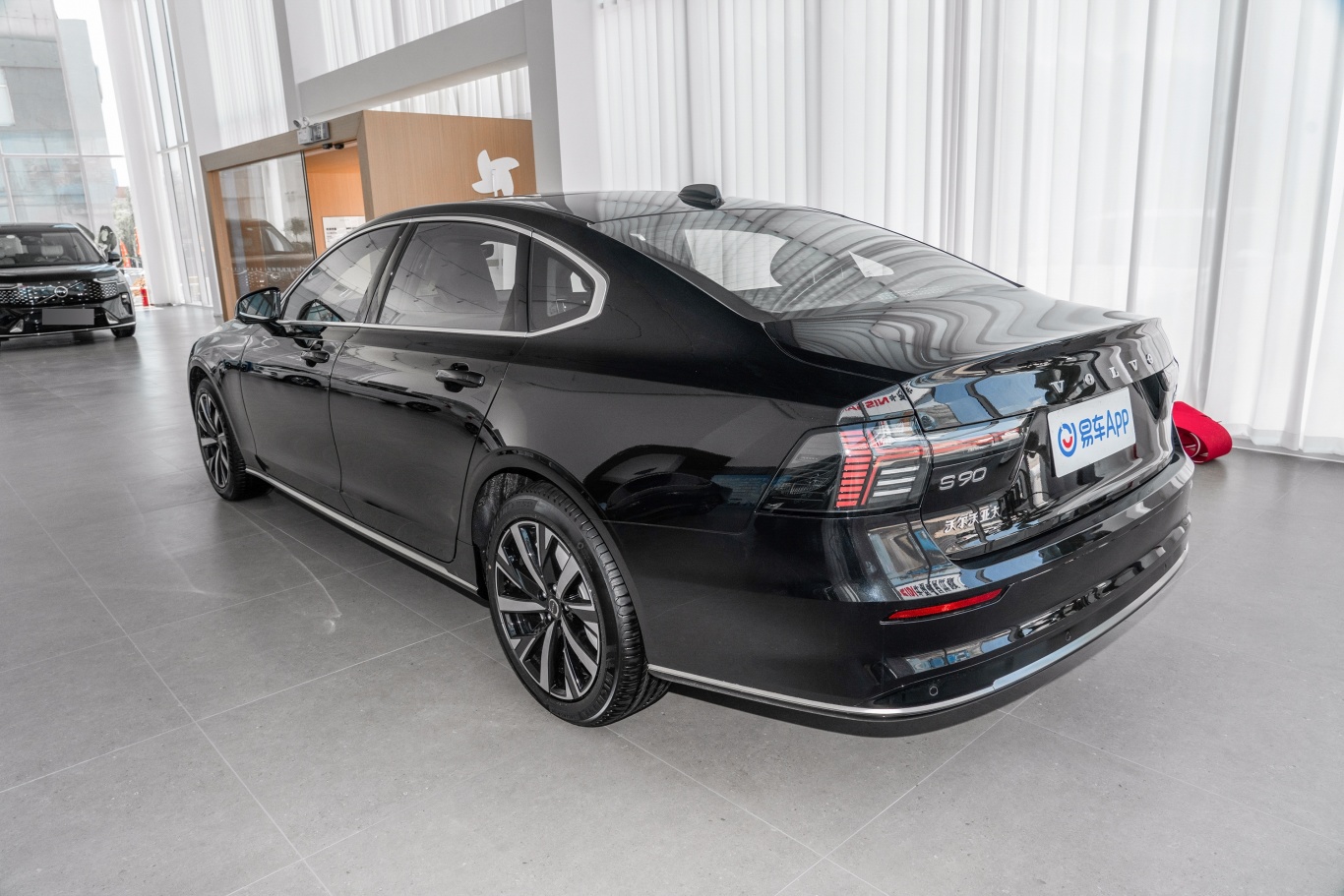 【沃尔沃S90B5 智逸豪华版侧后45度车头向左水平图片-汽车图片大全】-易车