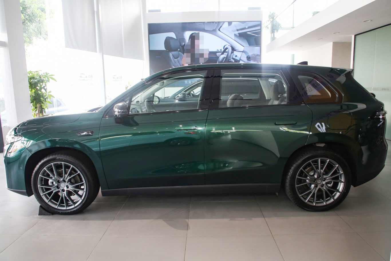 【零跑C10纯电版 605km 605悦享版正侧车头向左水平图片-汽车图片大全】-易车