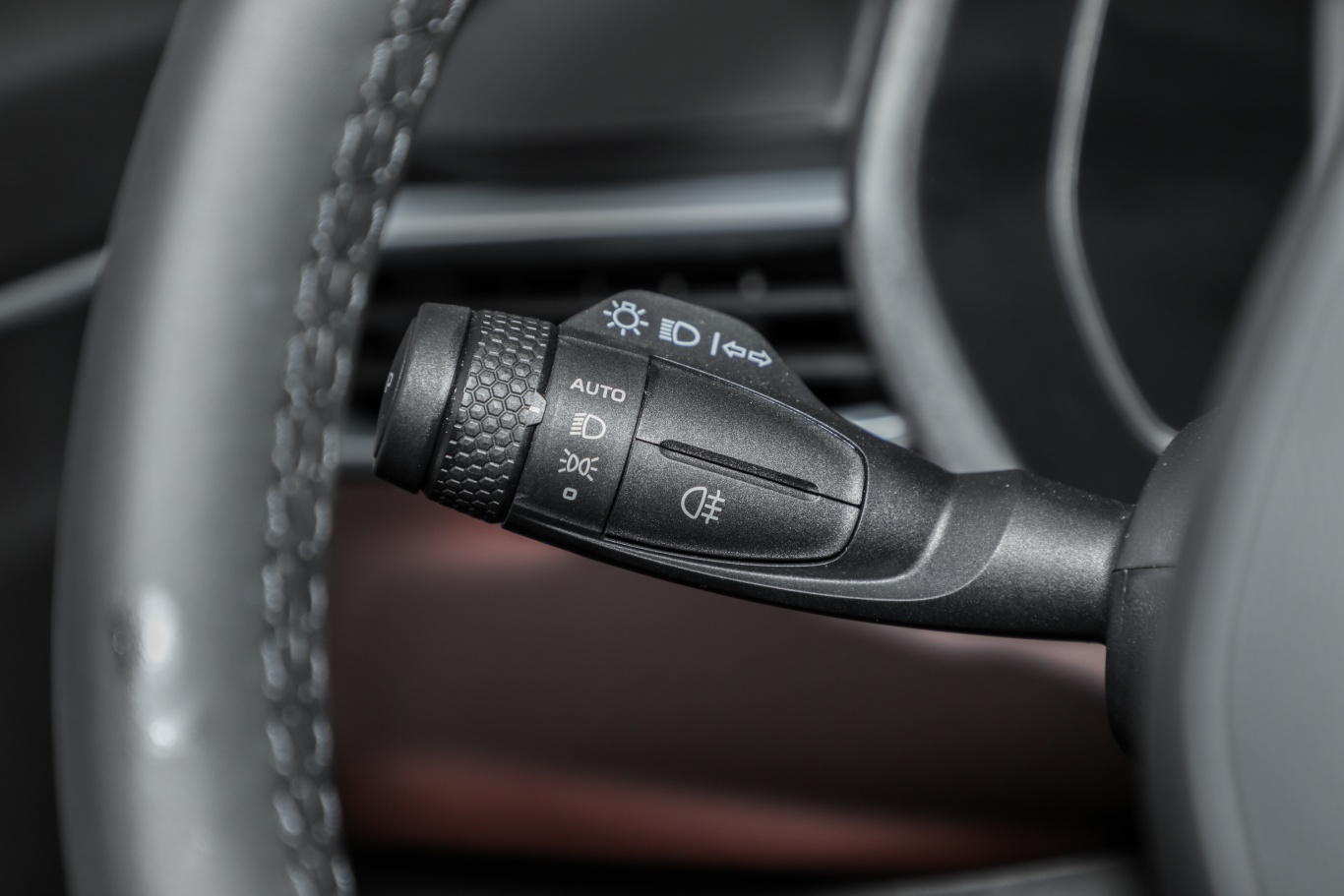 【帝豪第4代 400万纪念版 1.5L CVT卓越型主驾驶位图片-汽车图片大全】-易车