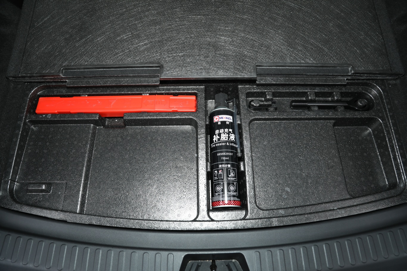 【银河M91.5T 210km 四驱领航版随车工具图片-汽车图片大全】-易车