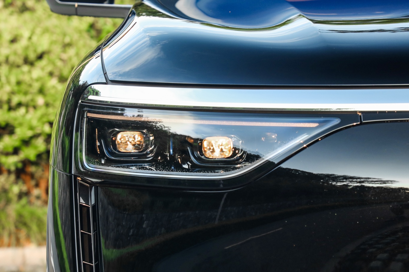 【问界M8纯电版 705km 后驱Max+ 6座外观灯组图片-汽车图片大全】-易车