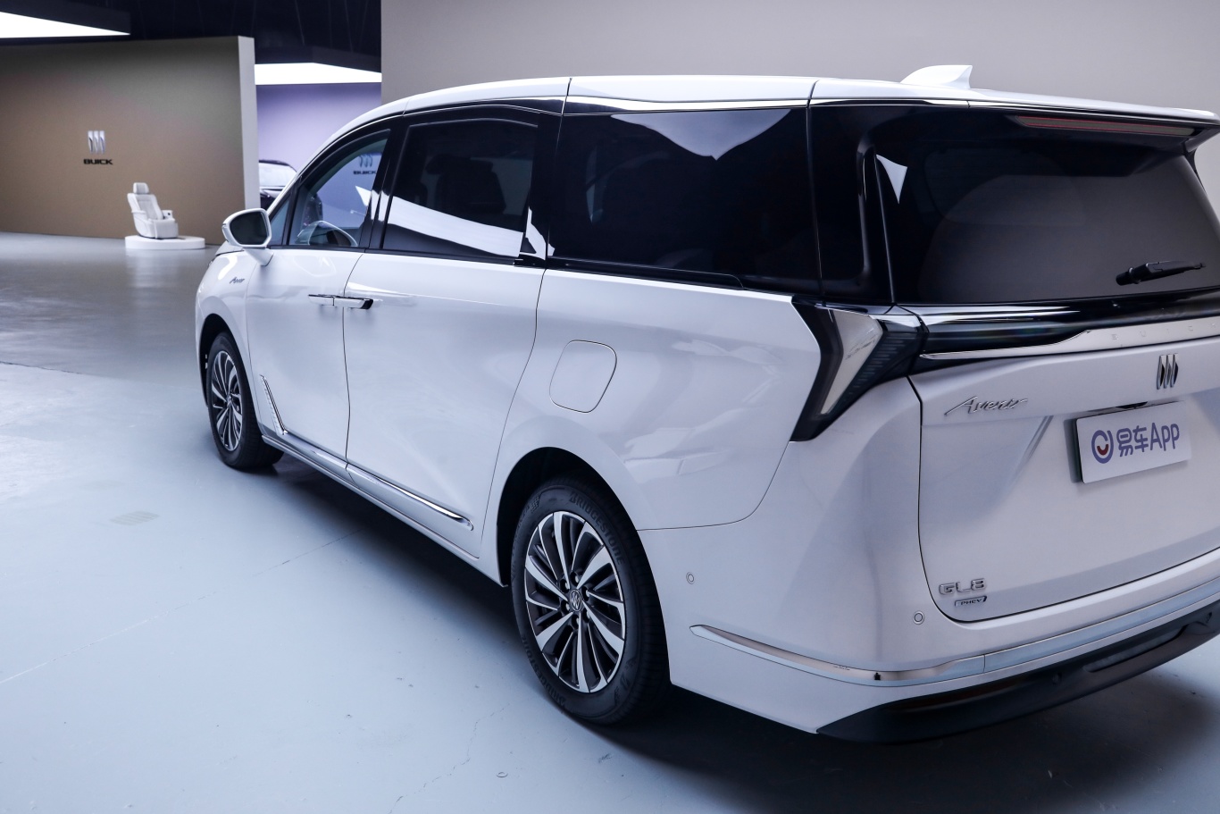 【别克GL8 插电混动陆尊 1.5T 202km 奢享艾维亚版 7座外观细节图片-汽车图片大全】-易车