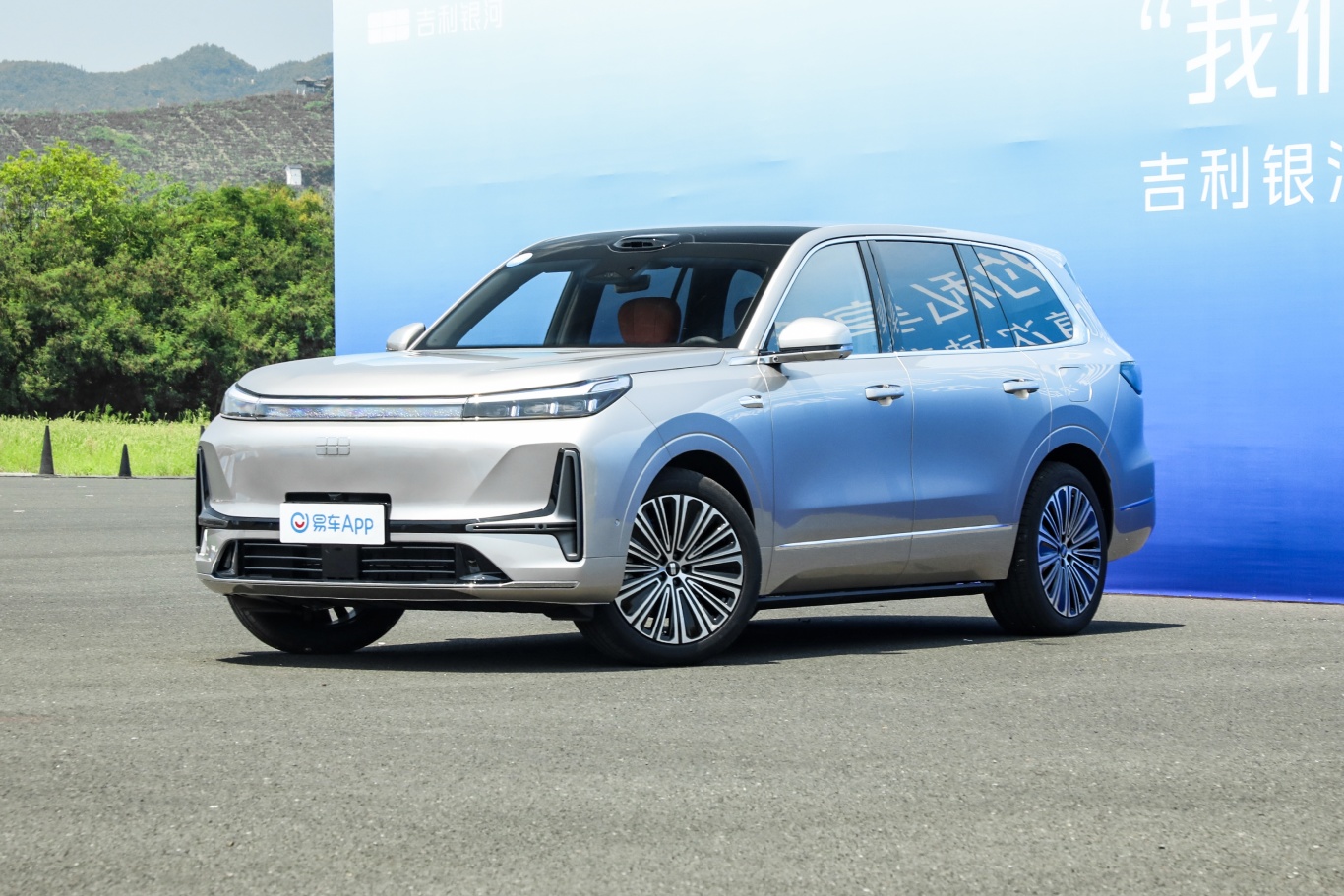 【银河M91.5T 210km 四驱领航版侧前45度车头向左水平图片-汽车图片大全】-易车