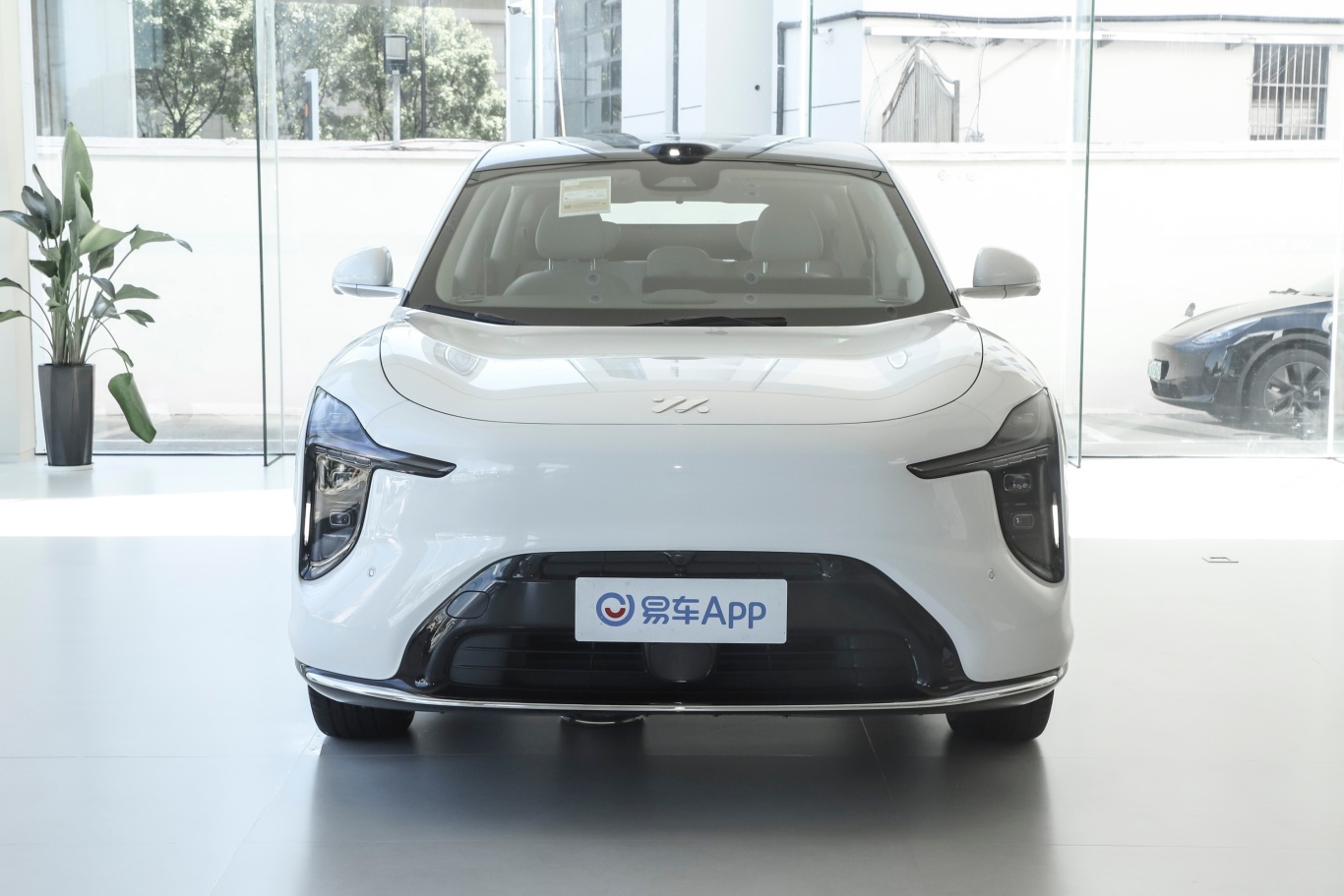 【智己LS6纯电版 650km 后驱Max正前水平图片-汽车图片大全】-易车