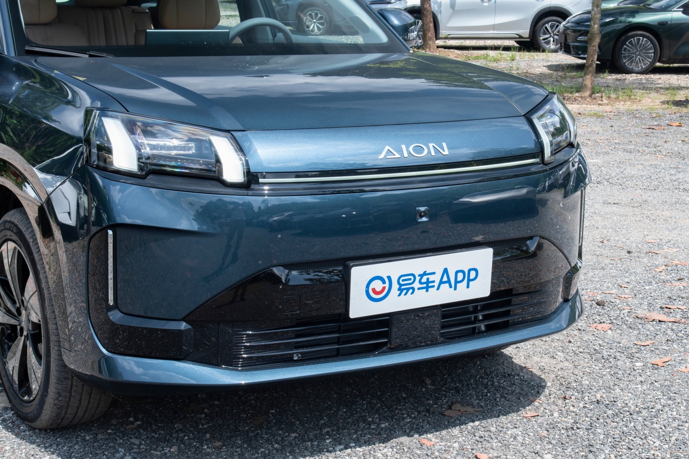 【AION V埃安霸王龙 家庭版 650km 智豪版前格栅侧俯拍图片-汽车图片大全】-易车