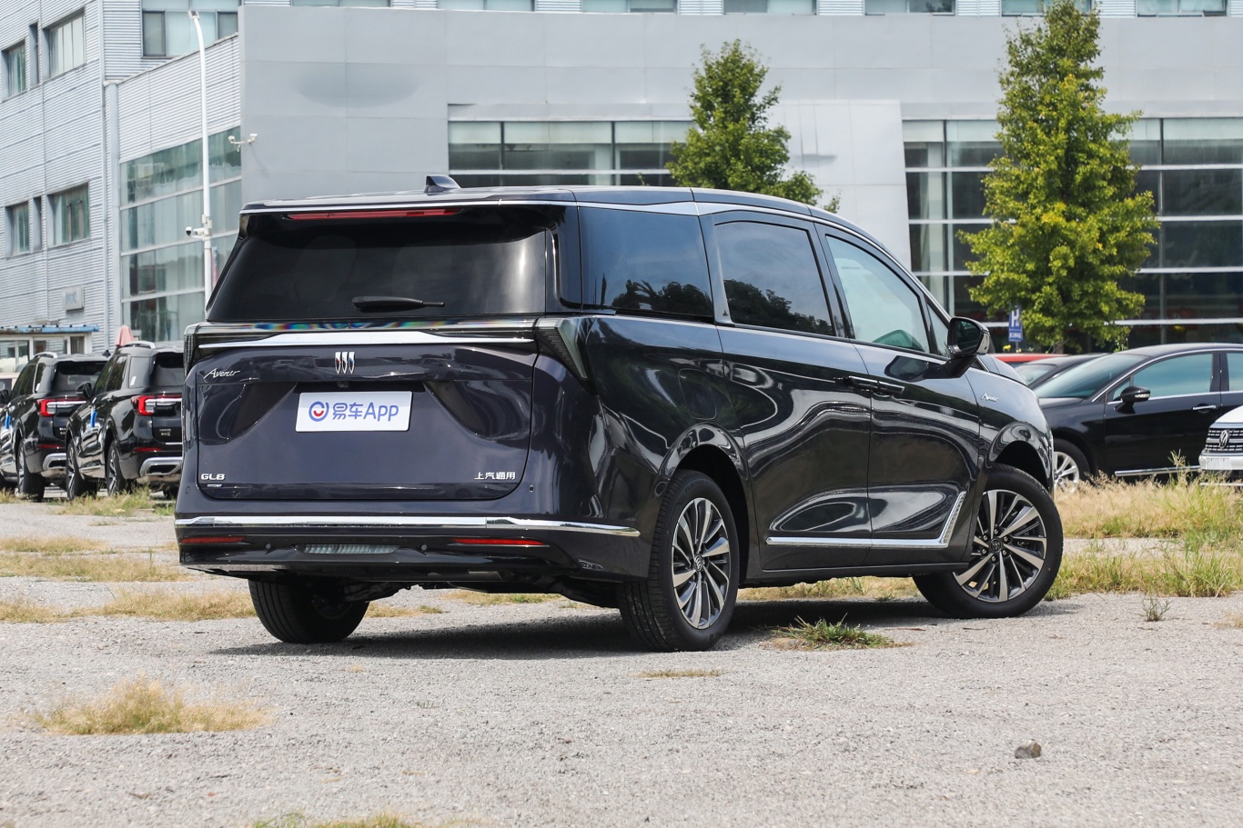 【别克GL8 插电混动陆尊 1.5T 202km 智享版 7座侧后45度车头向右水平图片-汽车图片大全】-易车