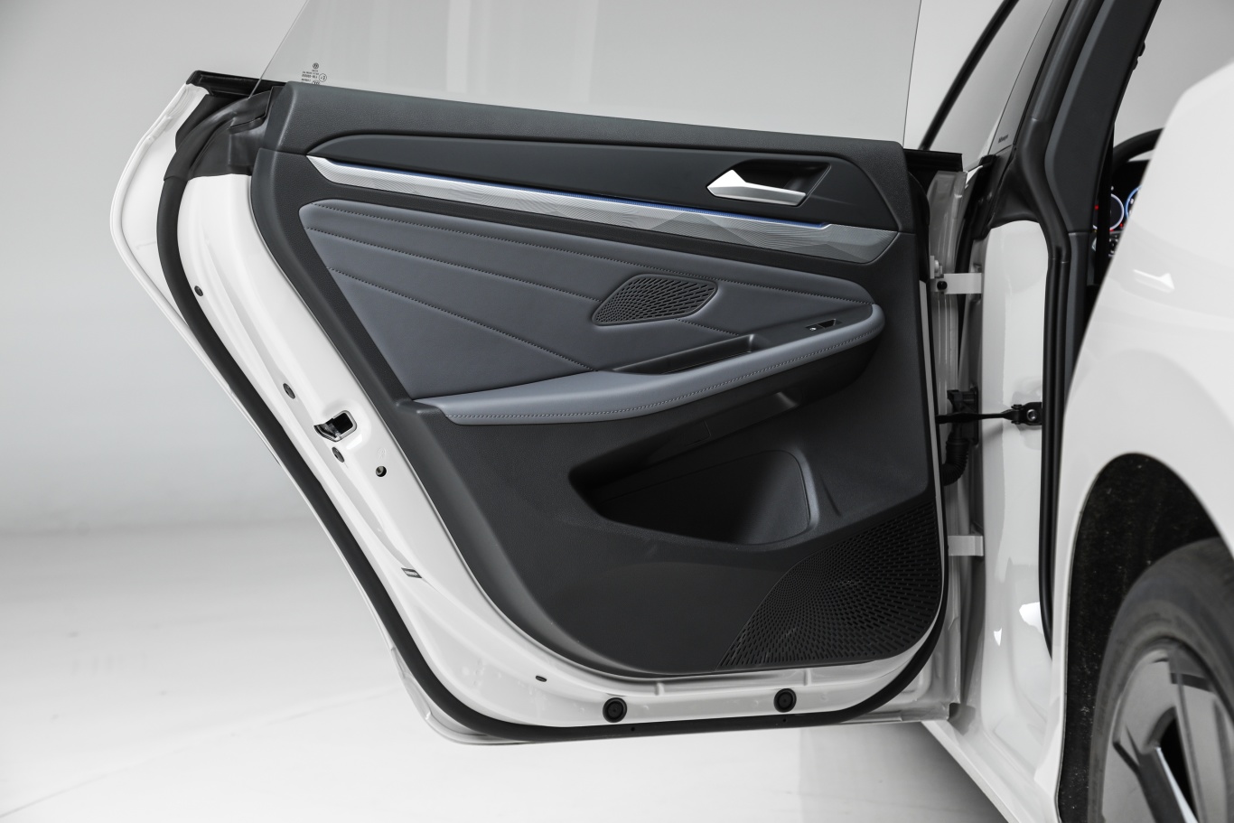 【凌渡凌渡L GTS 380TSI 凌风百万纪念版后排功能图片-汽车图片大全】-易车