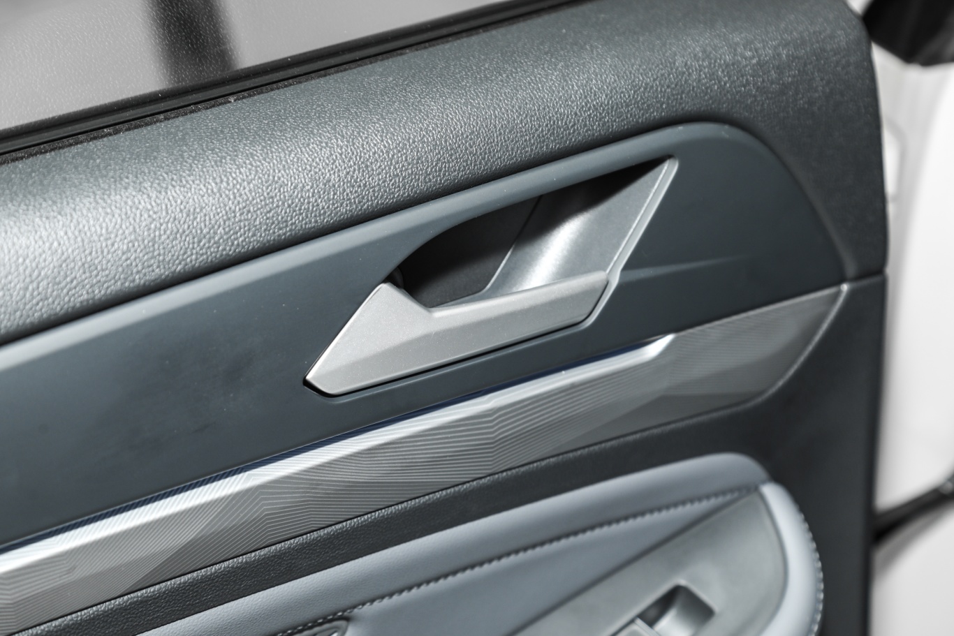 【凌渡凌渡L GTS 380TSI 凌风百万纪念版后排功能图片-汽车图片大全】-易车