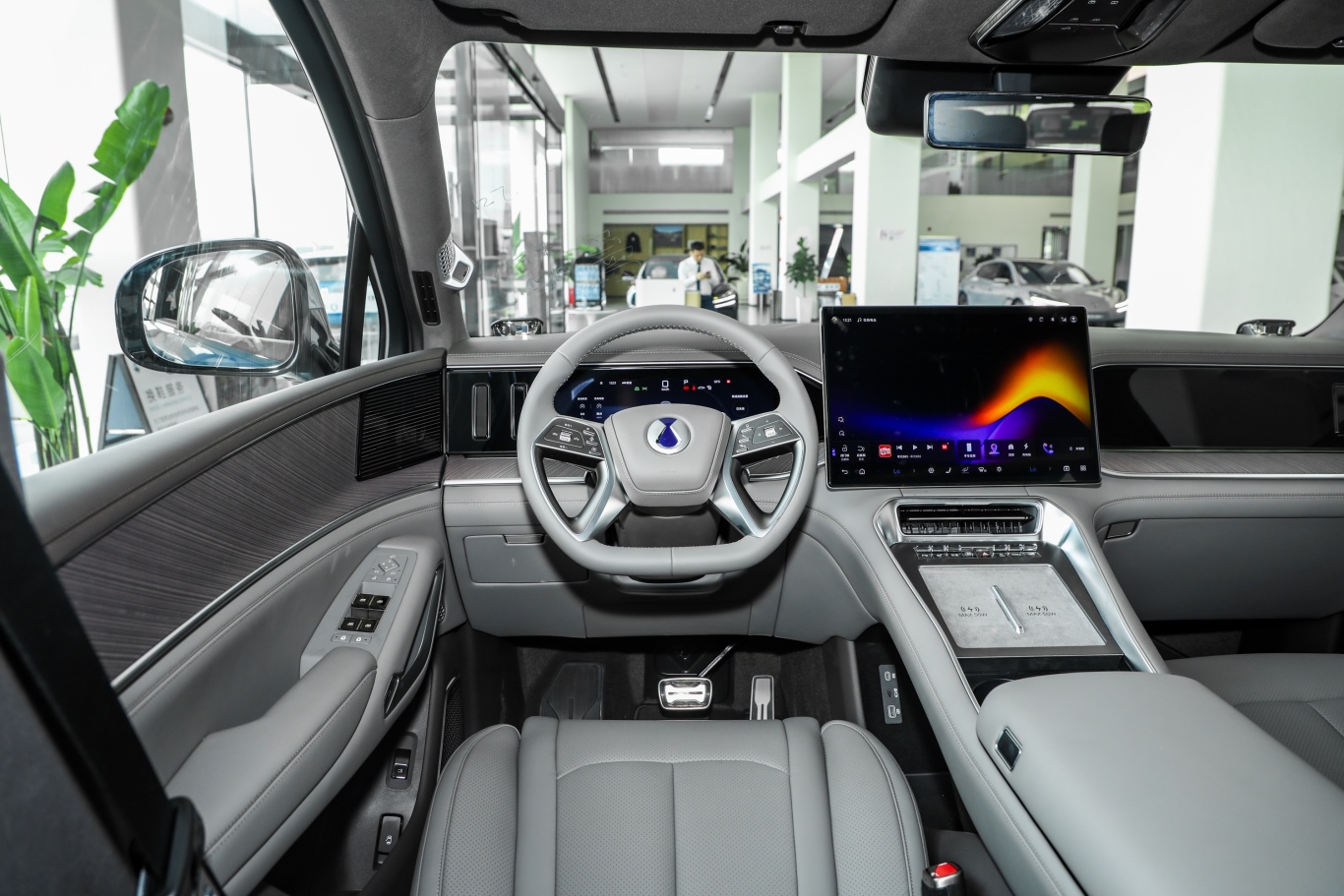 【腾势N92.0T 202km 旗舰型驾驶位区域图片-汽车图片大全】-易车