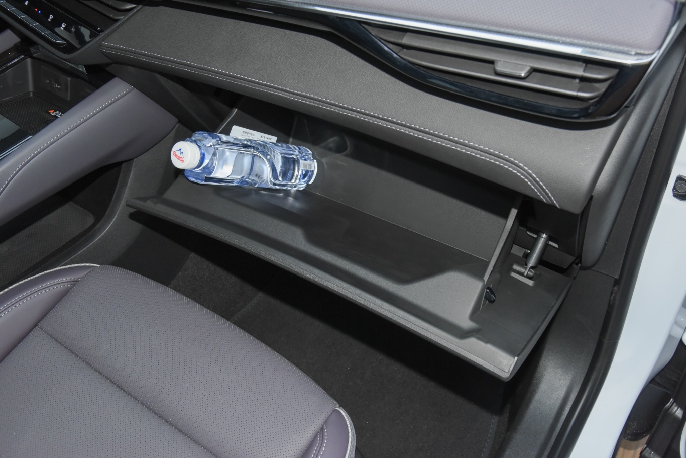 【昂科威Plus昂科威Plus 28T 四驱白金版副驾驶位图片-汽车图片大全】-易车