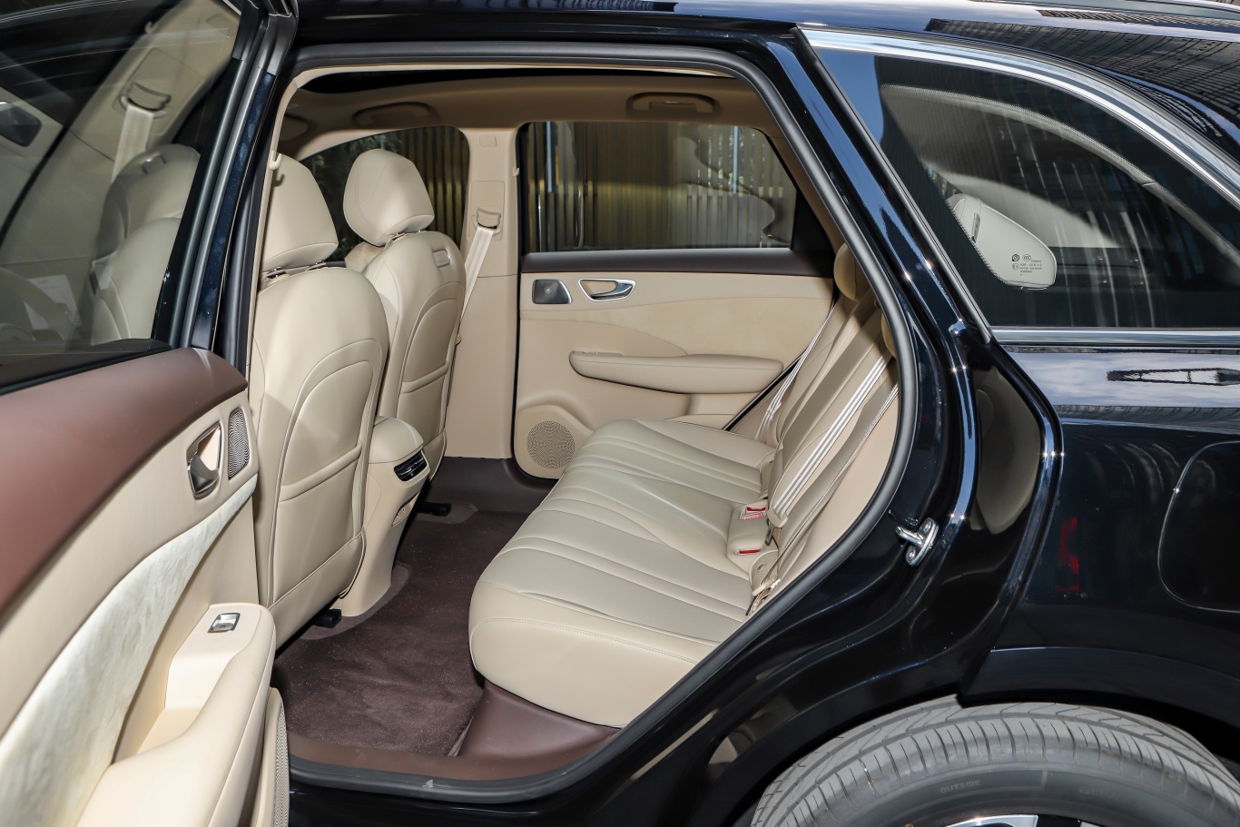 【尚界H5纯电版 655km Pro长续航版后排空间图片-汽车图片大全】-易车