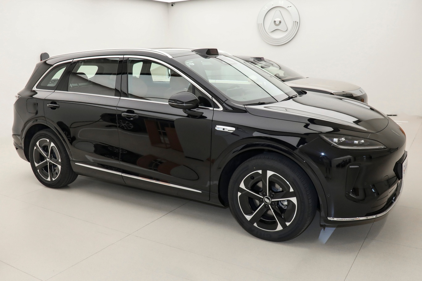 【尚界H5增程版 235km Max正侧车头向右水平图片-汽车图片大全】-易车