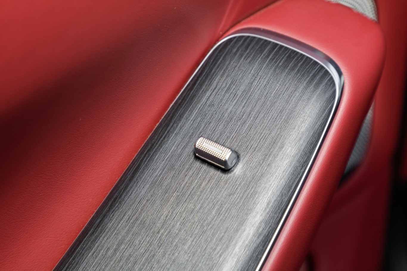 【问界M7增程版 208km 四驱Pro+ 6座后车窗调节图片-汽车图片大全】-易车