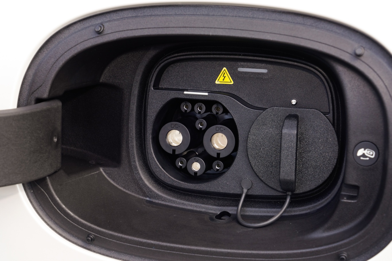 【长安启源A06纯电版 630km 激光Ultra+快充充电口图片-汽车图片大全】-易车