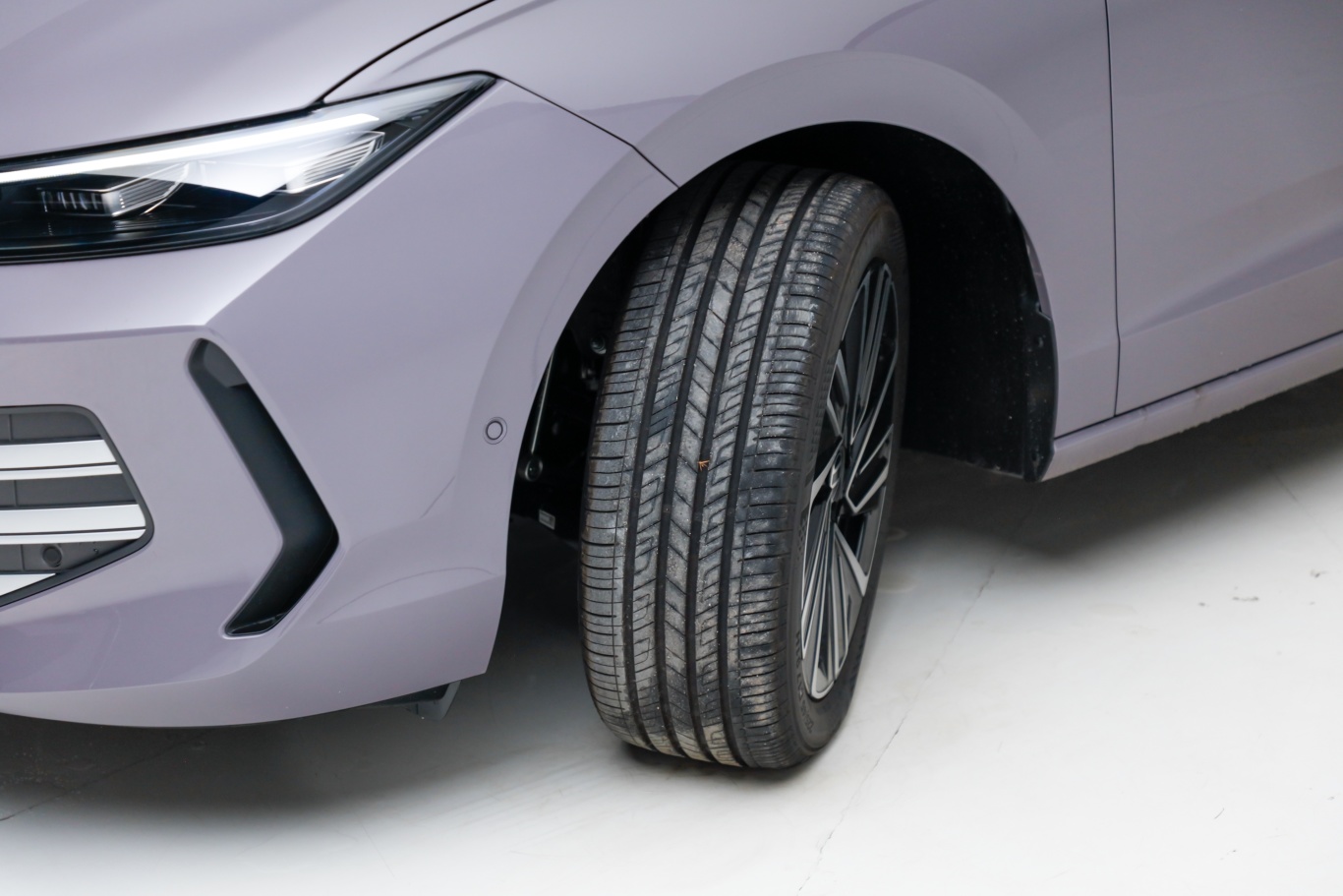 【朗逸Pro 300TSI 智逸版轮胎花纹图片-汽车图片大全】-易车