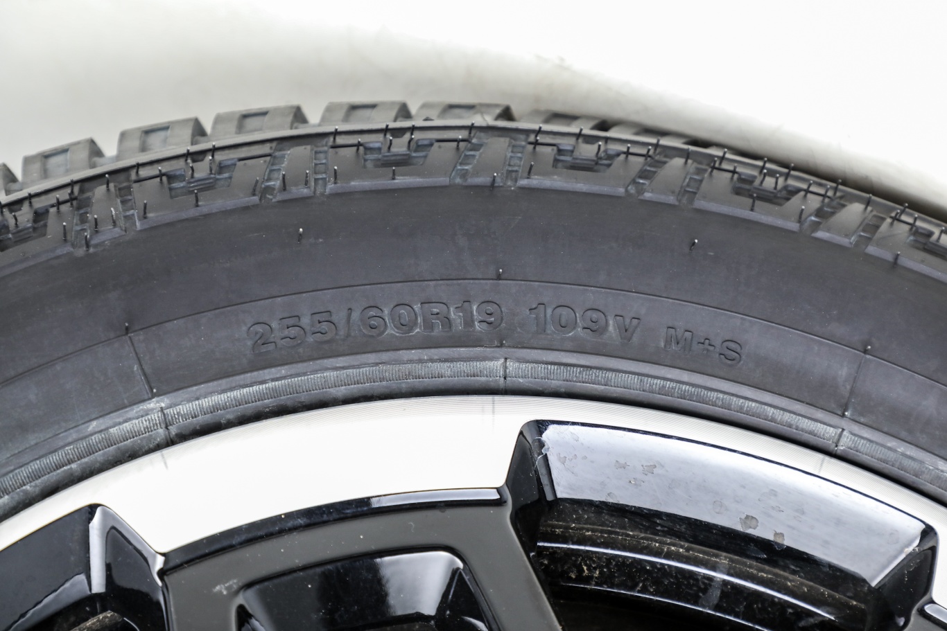 【捷途旅行者C-DM1.5T 211km XWD 四驱征服版 5座前轮胎尺寸图片-汽车图片大全】-易车