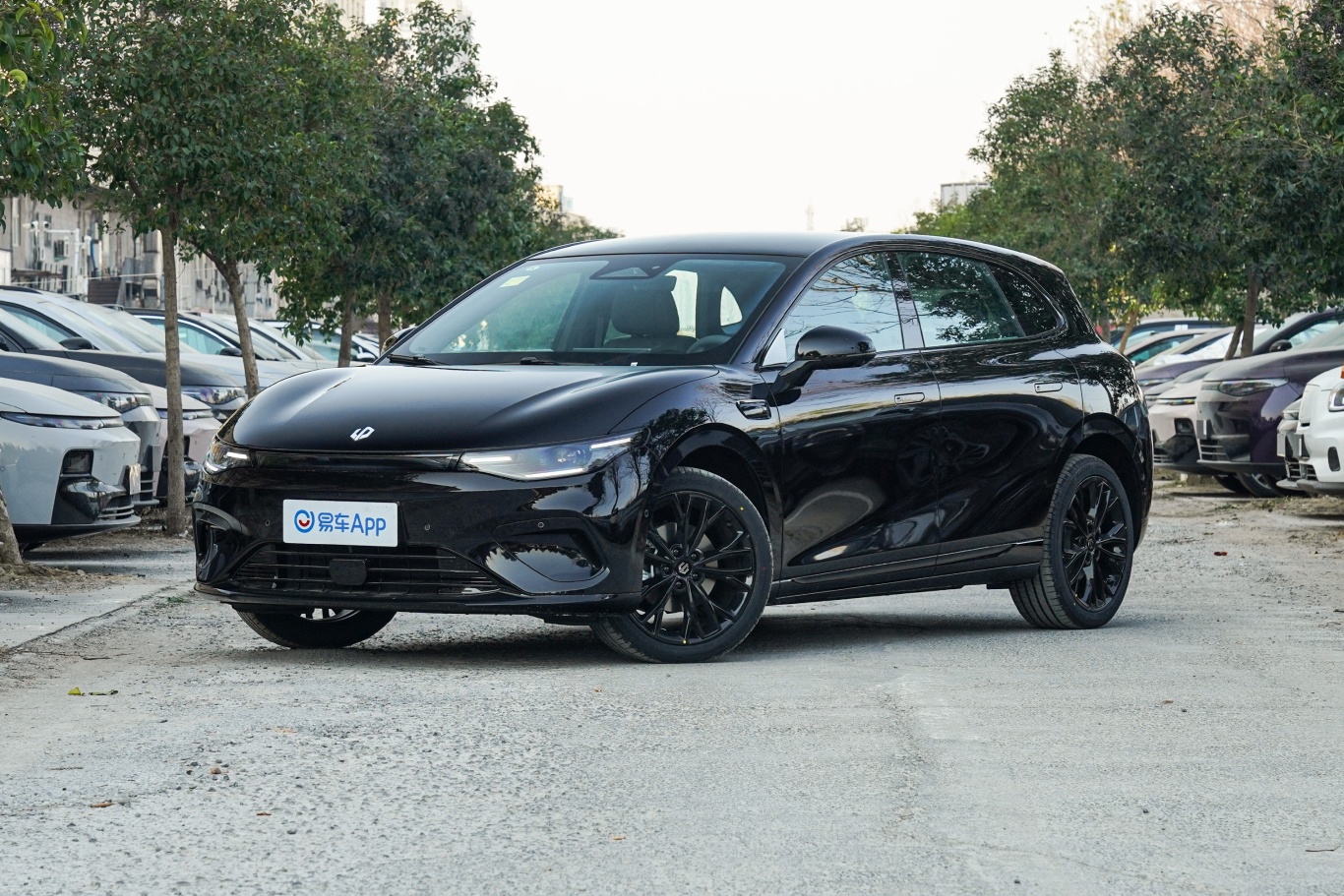 【零跑Lafa5515km Plus侧前45度车头向左水平图片-汽车图片大全】-易车