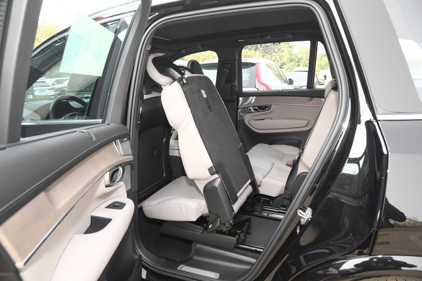 【沃尔沃XC90 插电混动2.0T 84km 智尊豪华版 7座后排功能图片-汽车图片大全】-易车